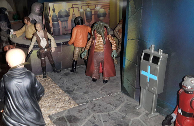 Cantina at Mos Eisley (with Sandtrooper & Patrol Droid) 3D Display ...